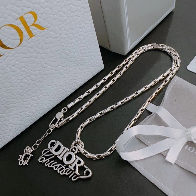 Accurate model Christian Dior Necklaces