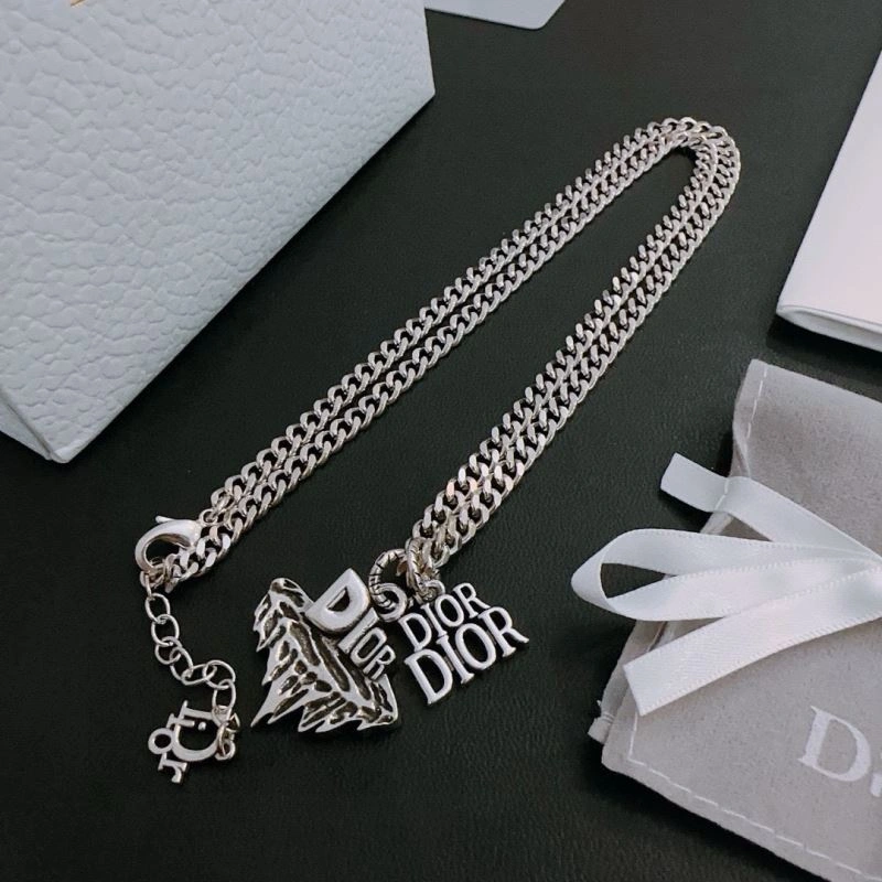 Bargain Christian Dior Necklaces