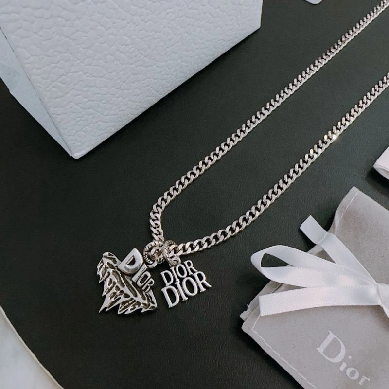 Bargain Christian Dior Necklaces