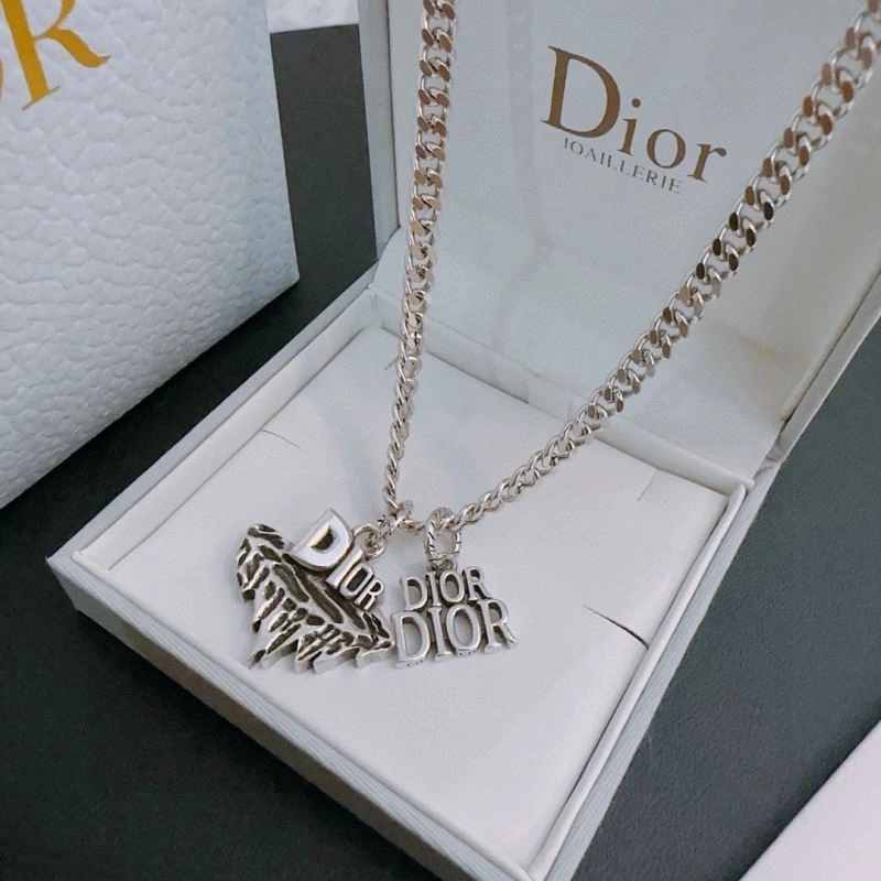 Bargain Christian Dior Necklaces