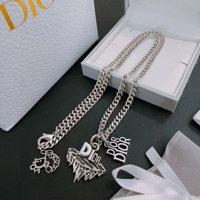 Bargain Christian Dior Necklaces