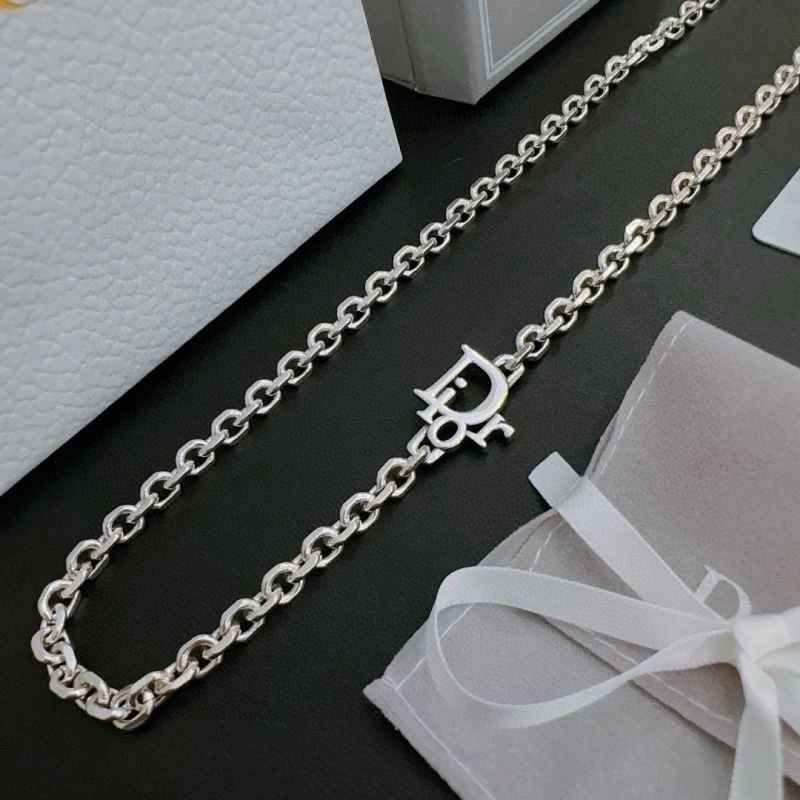 Low-cost Christian Dior Necklaces