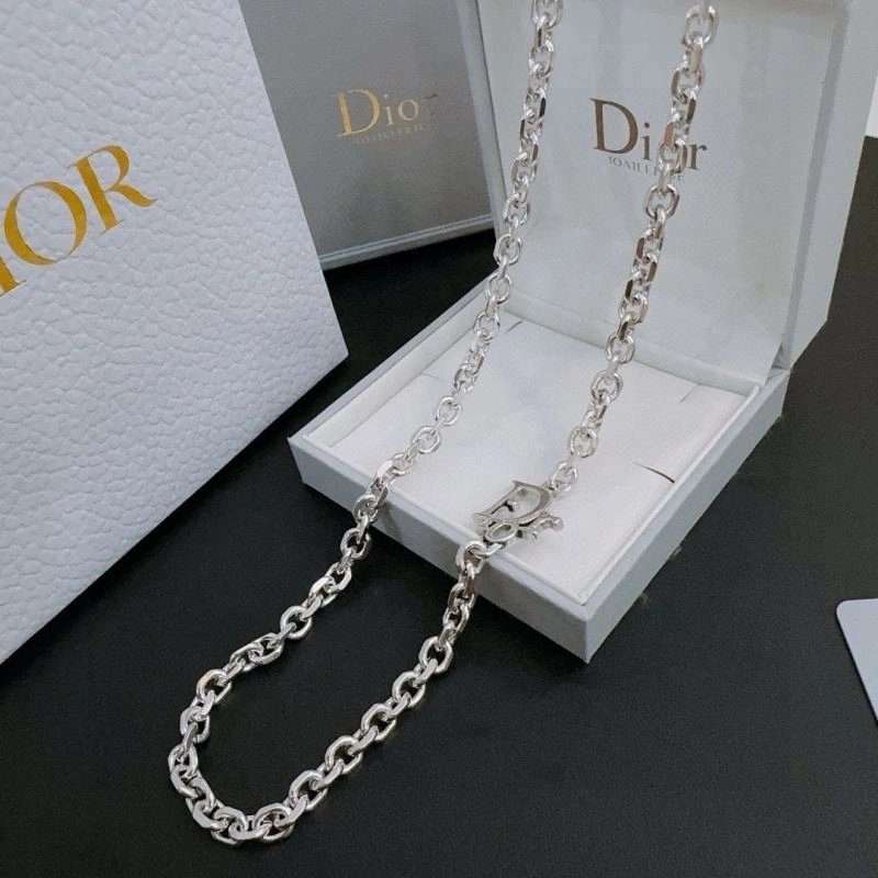 Low-cost Christian Dior Necklaces