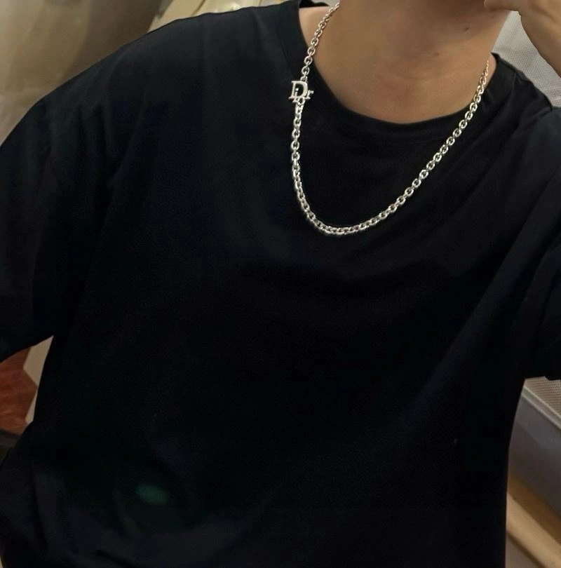 Low-cost Christian Dior Necklaces