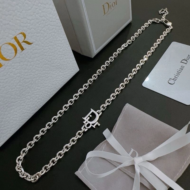 Low-cost Christian Dior Necklaces
