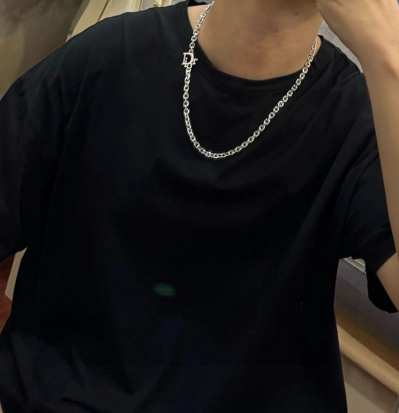 Low-cost Christian Dior Necklaces
