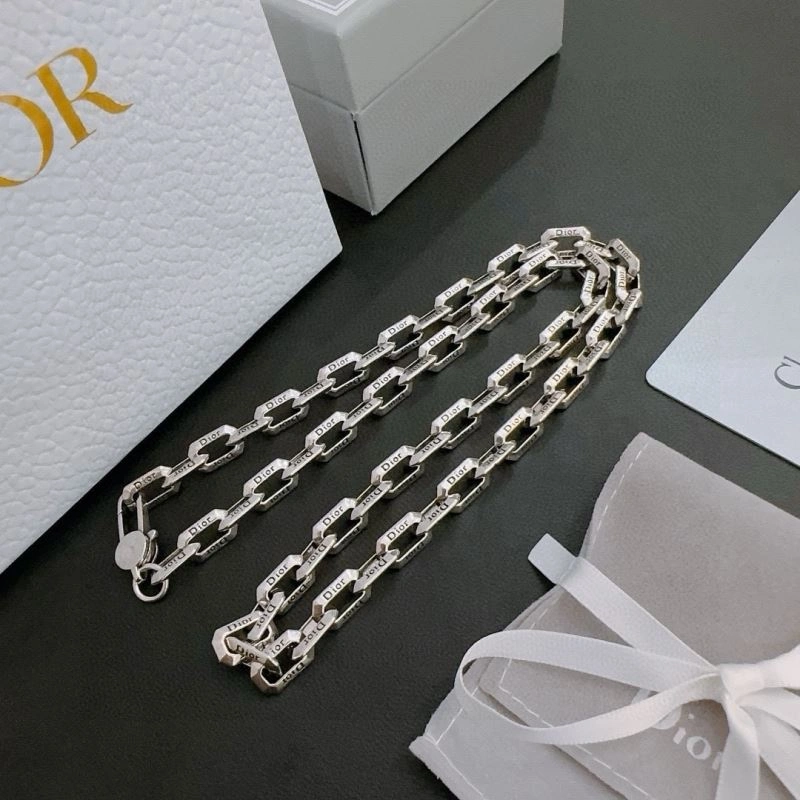 Low-cost Christian Dior Necklaces