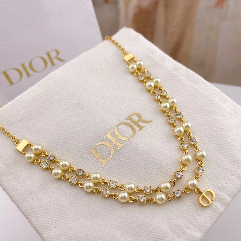 Low-cost Christian Dior Necklaces