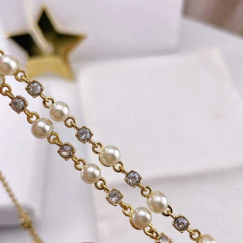Low-cost Christian Dior Necklaces