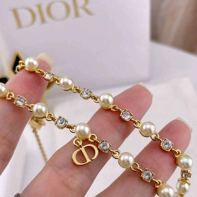 Low-cost Christian Dior Necklaces