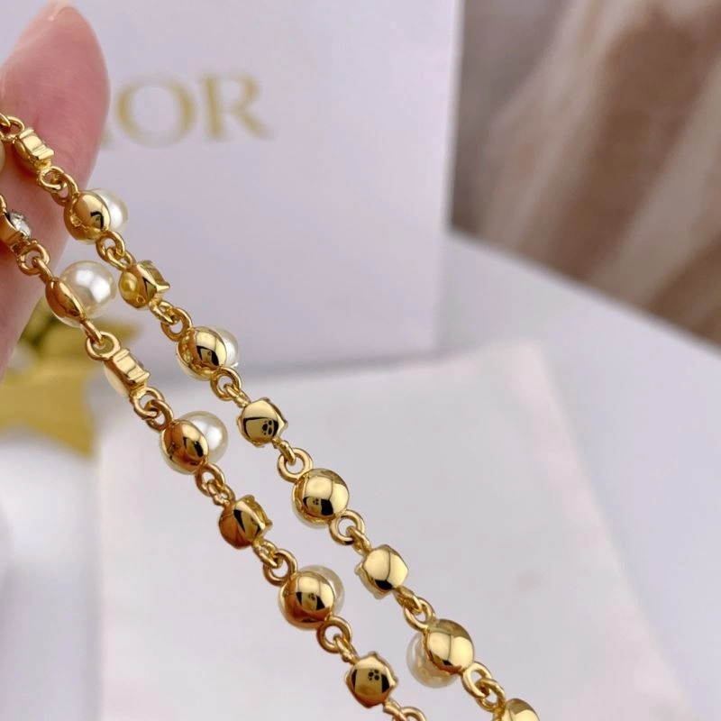Low-cost Christian Dior Necklaces