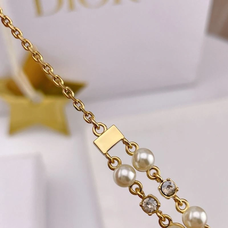 Low-cost Christian Dior Necklaces