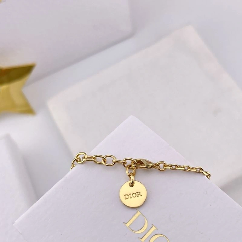 Low-cost Christian Dior Necklaces
