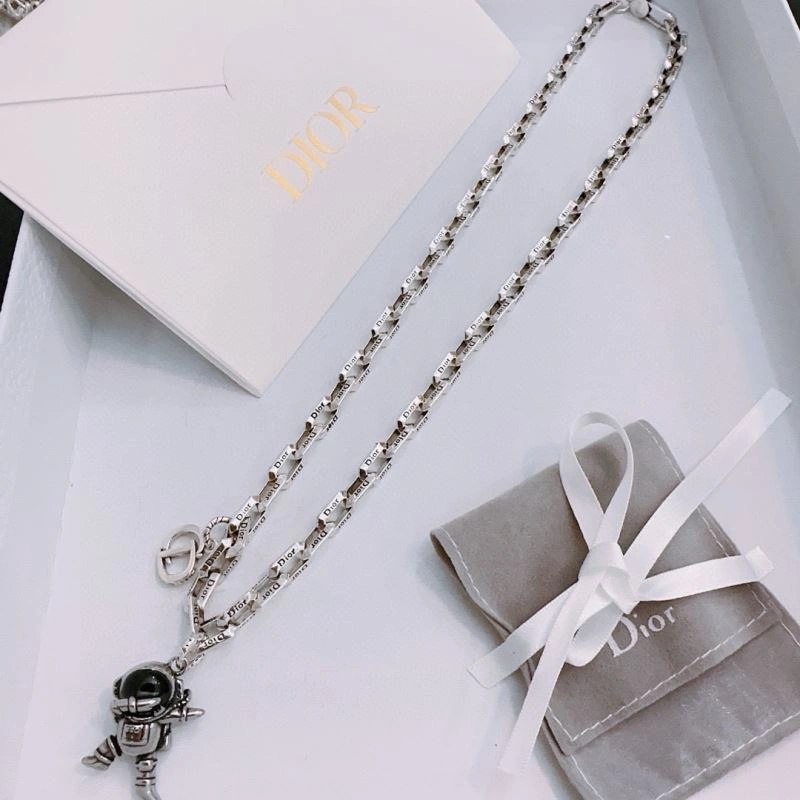 Bargain Christian Dior Necklaces