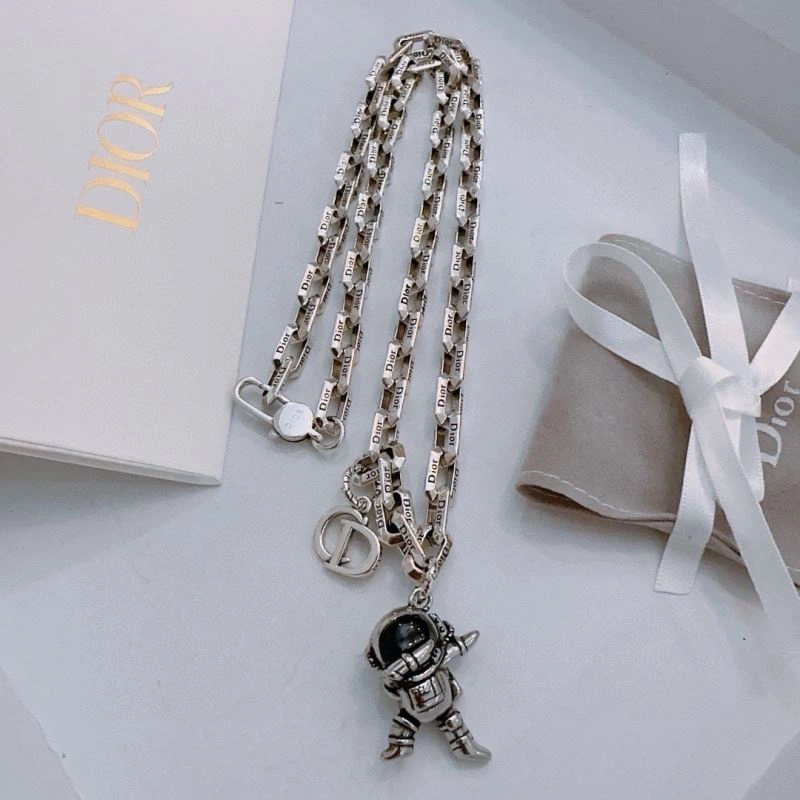 Bargain Christian Dior Necklaces