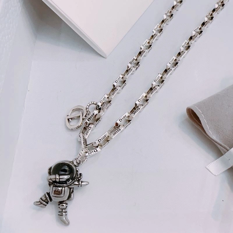 Bargain Christian Dior Necklaces
