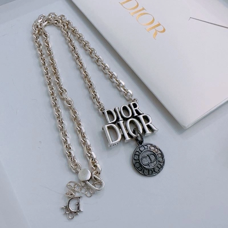 High fidelity Christian Dior Necklaces