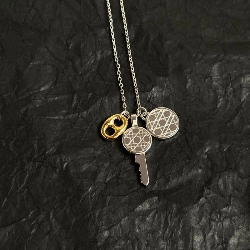 Bargain Christian Dior Necklaces