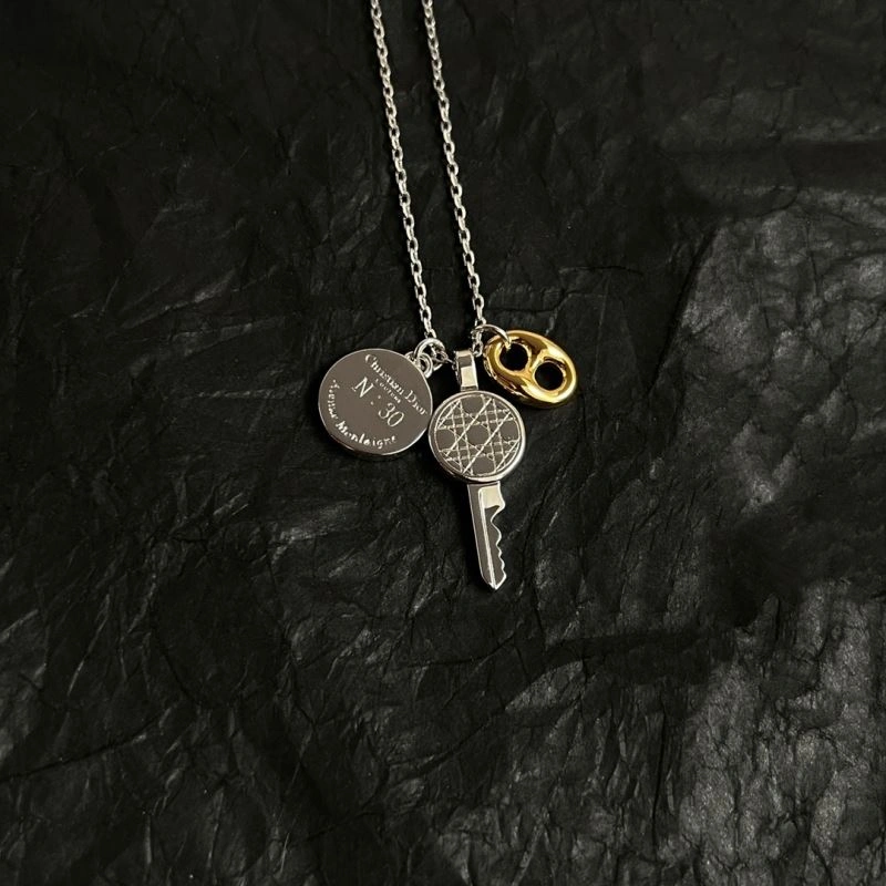 Bargain Christian Dior Necklaces