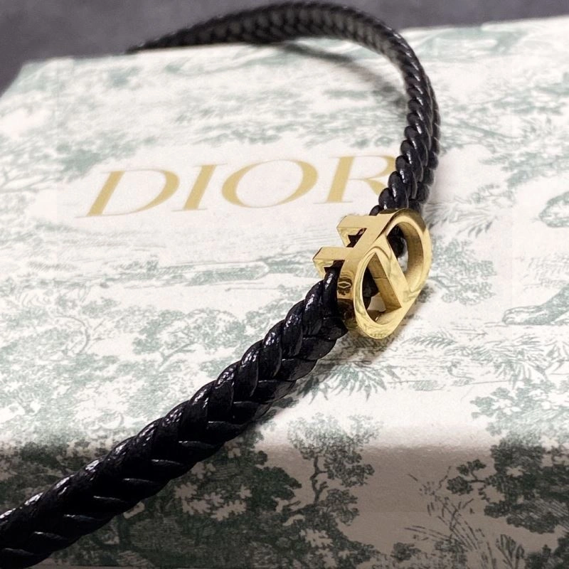 Low-cost Christian Dior Necklaces
