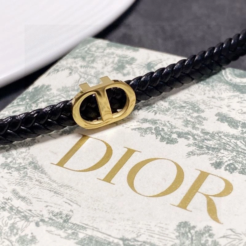 Low-cost Christian Dior Necklaces