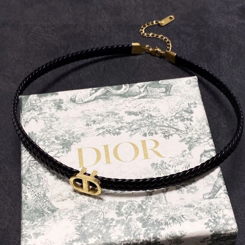 Low-cost Christian Dior Necklaces