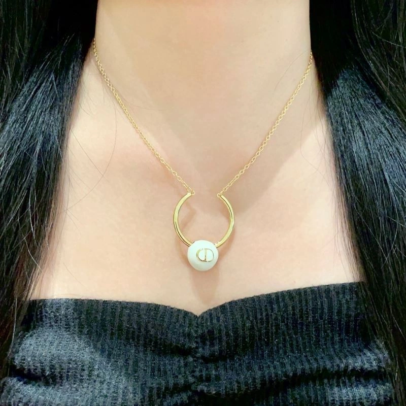 High fidelity Christian Dior Necklaces