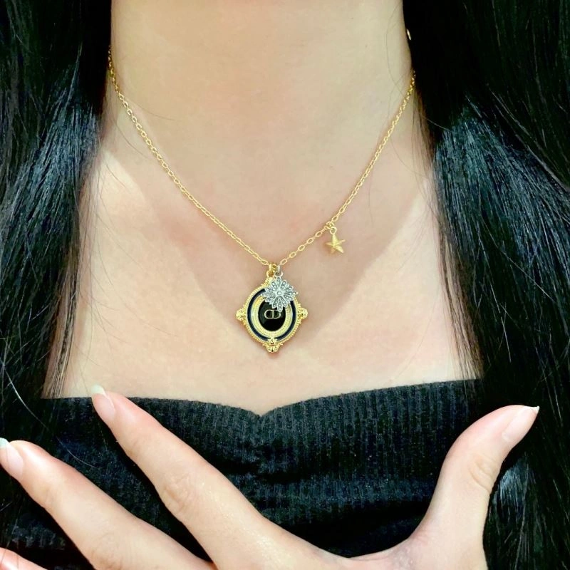 Top match Christian Dior Necklaces