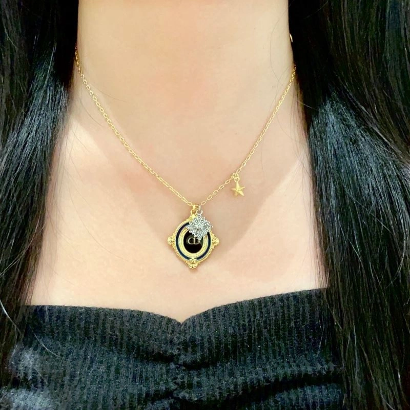 Top match Christian Dior Necklaces