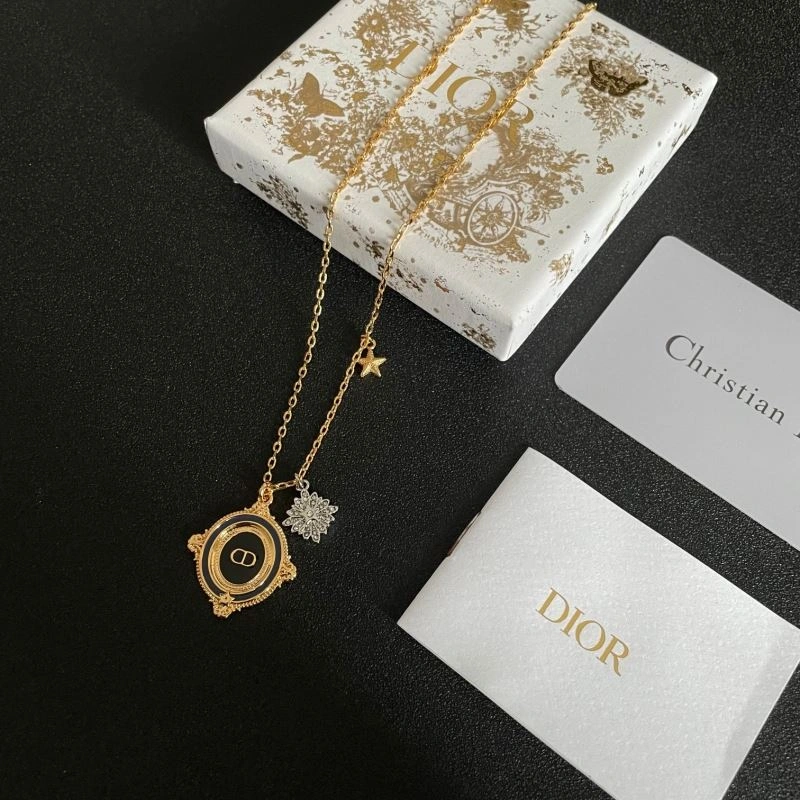 Top match Christian Dior Necklaces