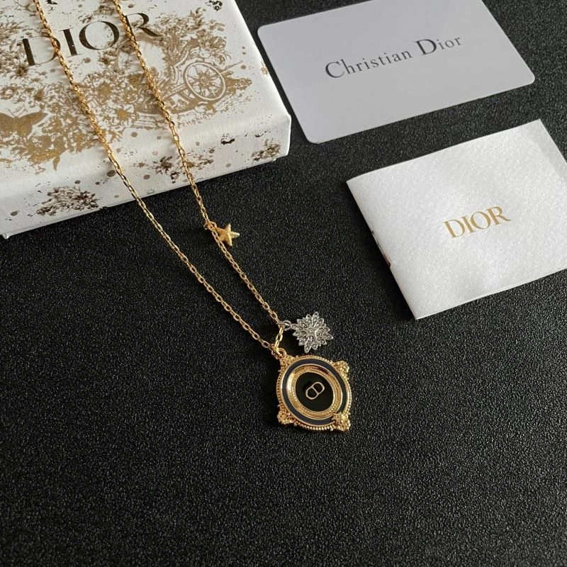 Top match Christian Dior Necklaces