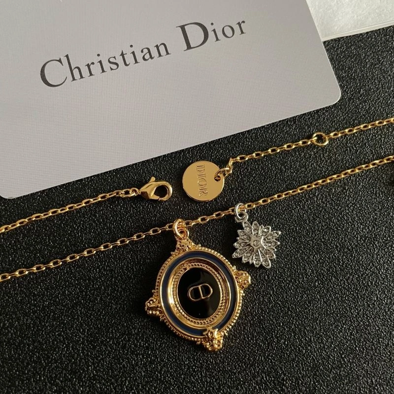 Top match Christian Dior Necklaces