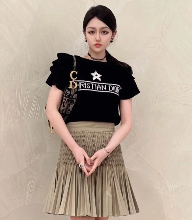 Indistinguishable Christian Dior Necklaces