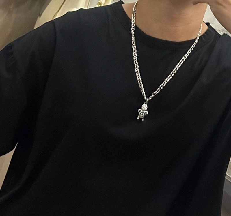 Discounted Christian Dior Necklaces
