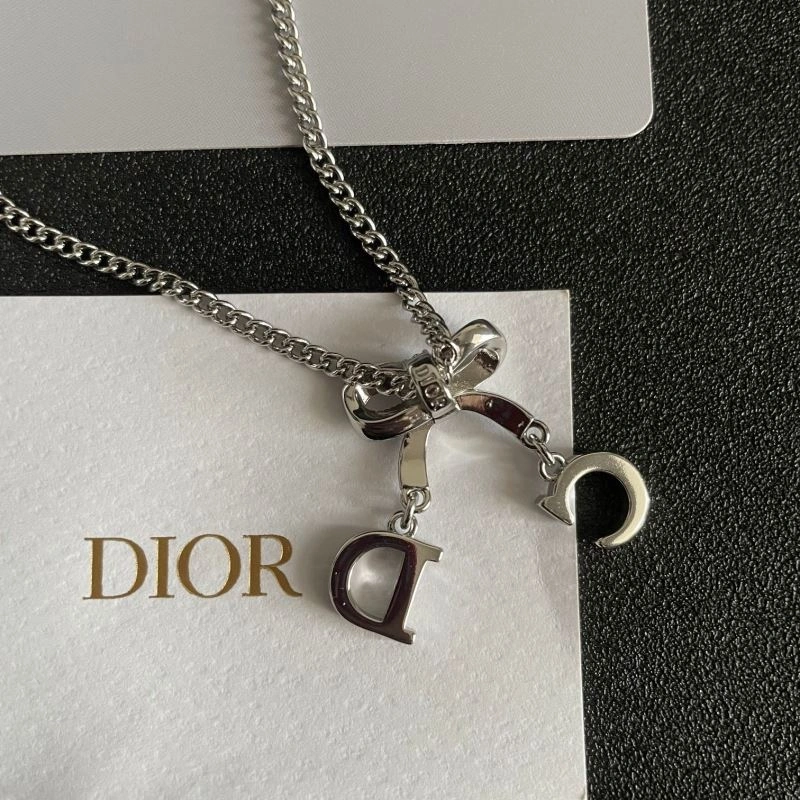 Low-cost Christian Dior Necklaces
