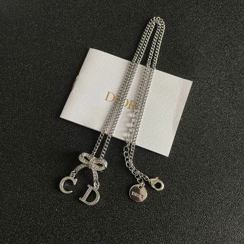 Low-cost Christian Dior Necklaces