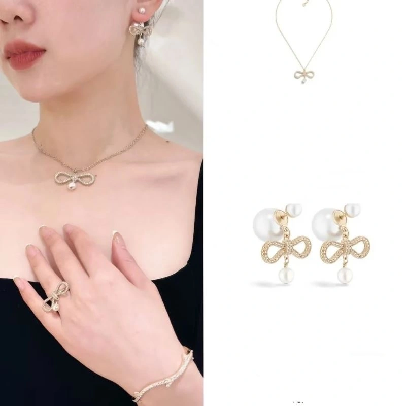 High fidelity Christian Dior Necklaces