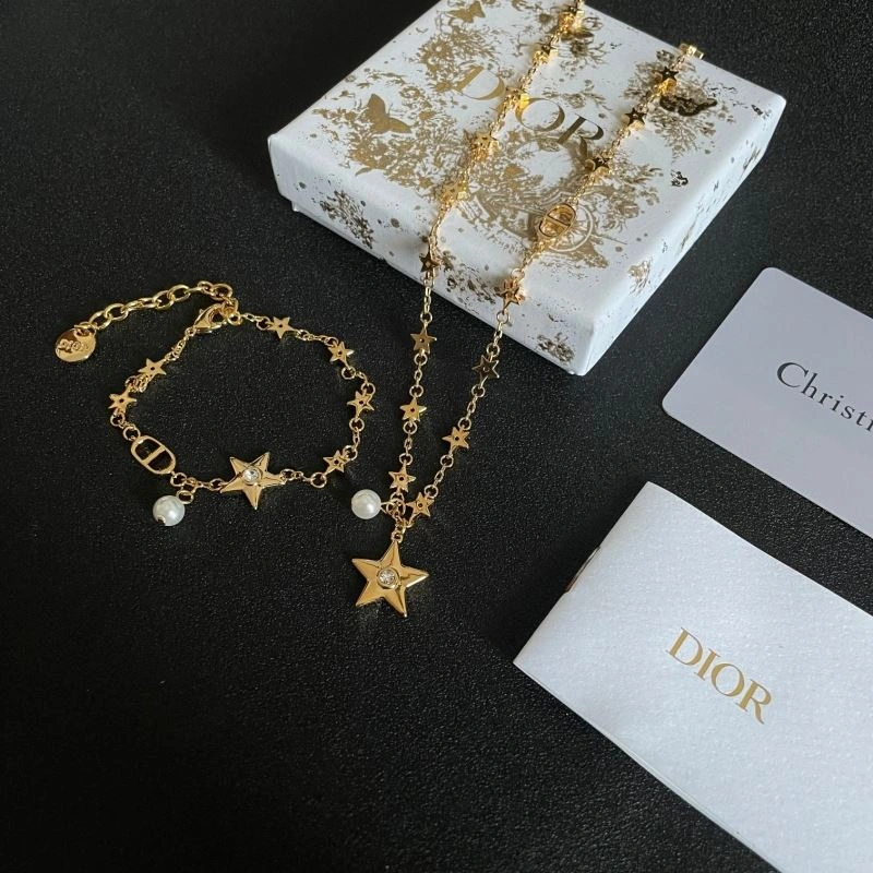 Discounted Christian Dior Necklaces