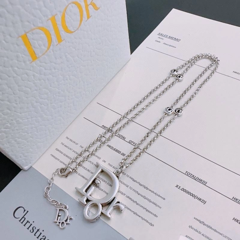 Accurate model Christian Dior Necklaces