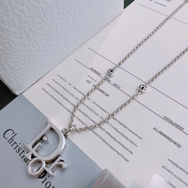 Accurate model Christian Dior Necklaces