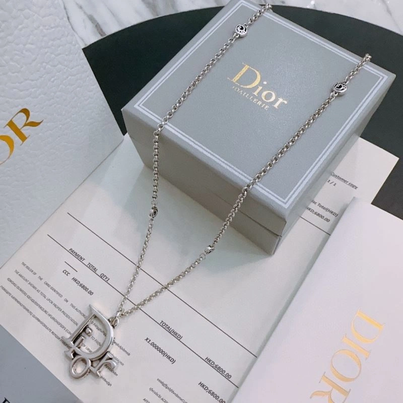 Accurate model Christian Dior Necklaces