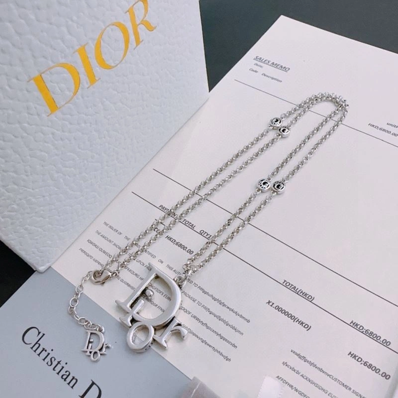 Accurate model Christian Dior Necklaces