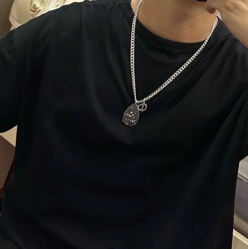 Discounted Christian Dior Necklaces