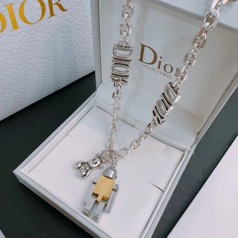 Bargain Christian Dior Necklaces