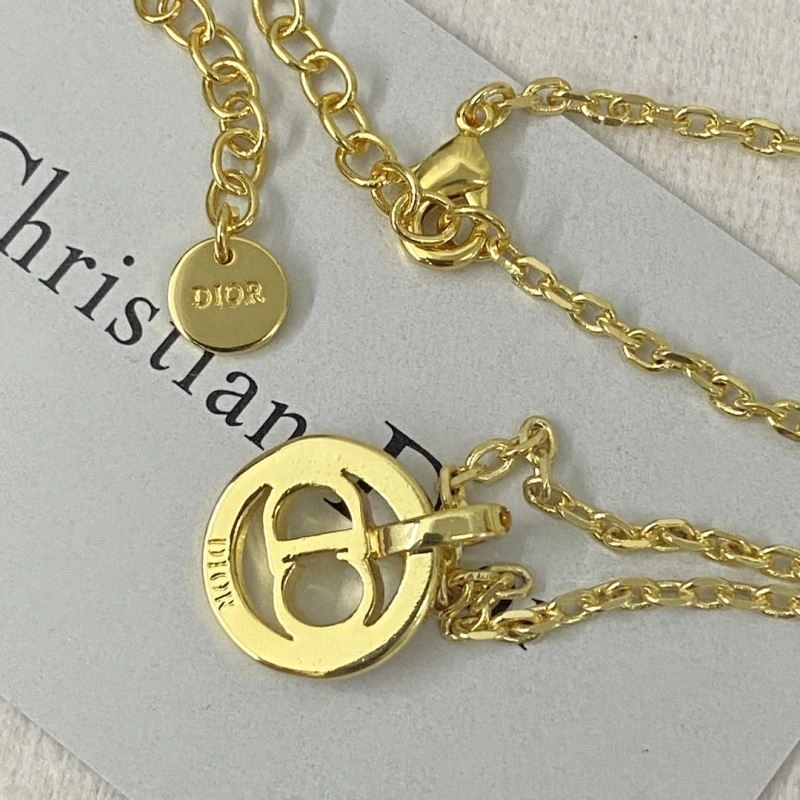 Accurate model Christian Dior Necklaces
