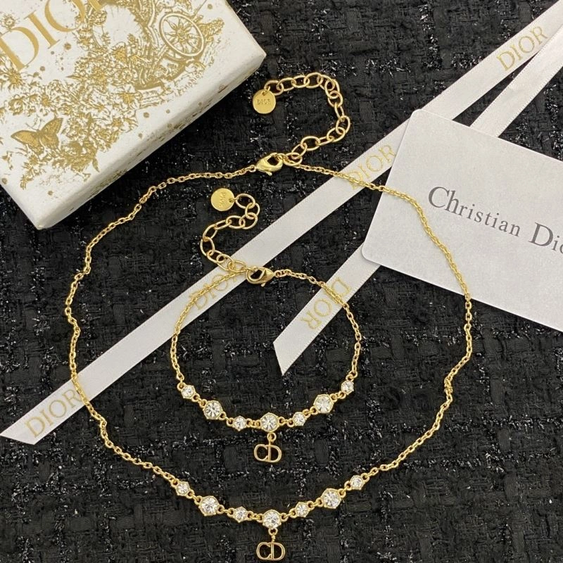 Factory-made Christian Dior Necklaces