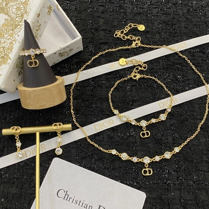 Factory-made Christian Dior Necklaces