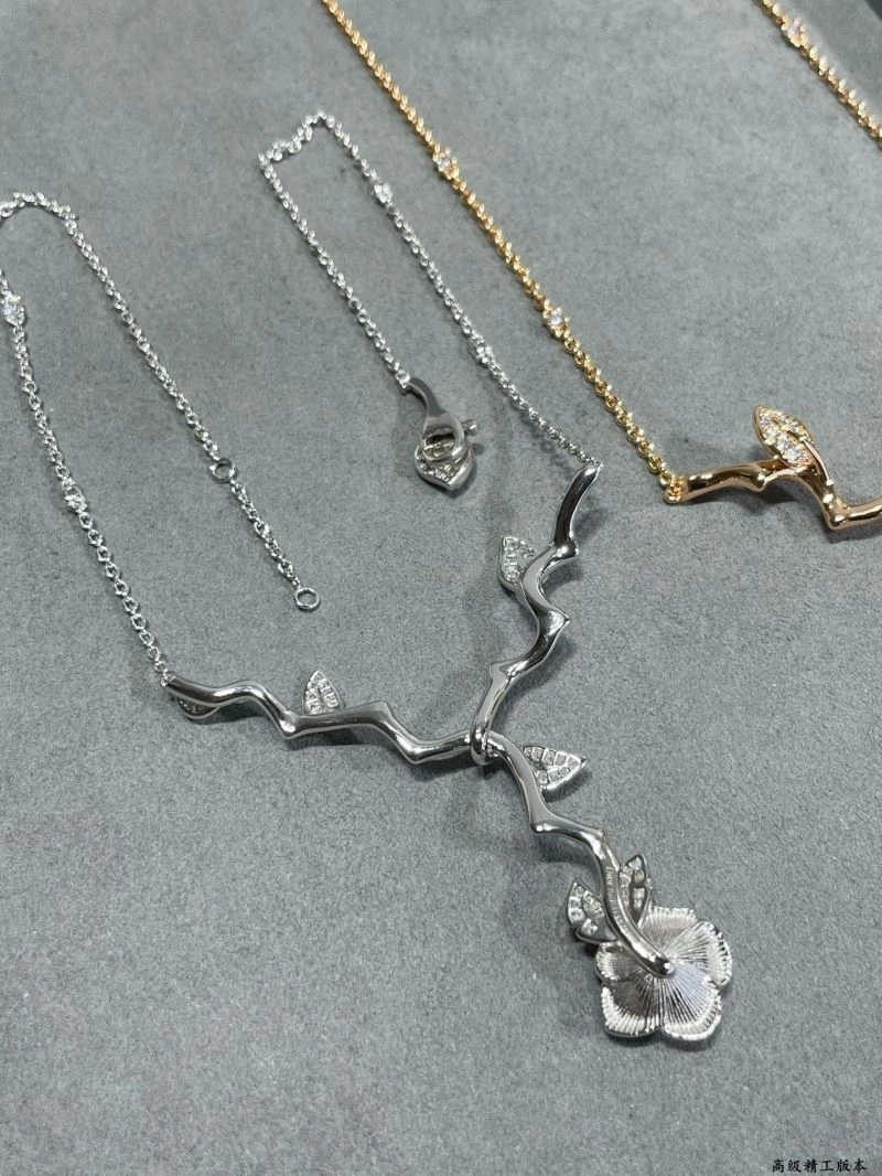 Value-priced Christian Dior Necklaces
