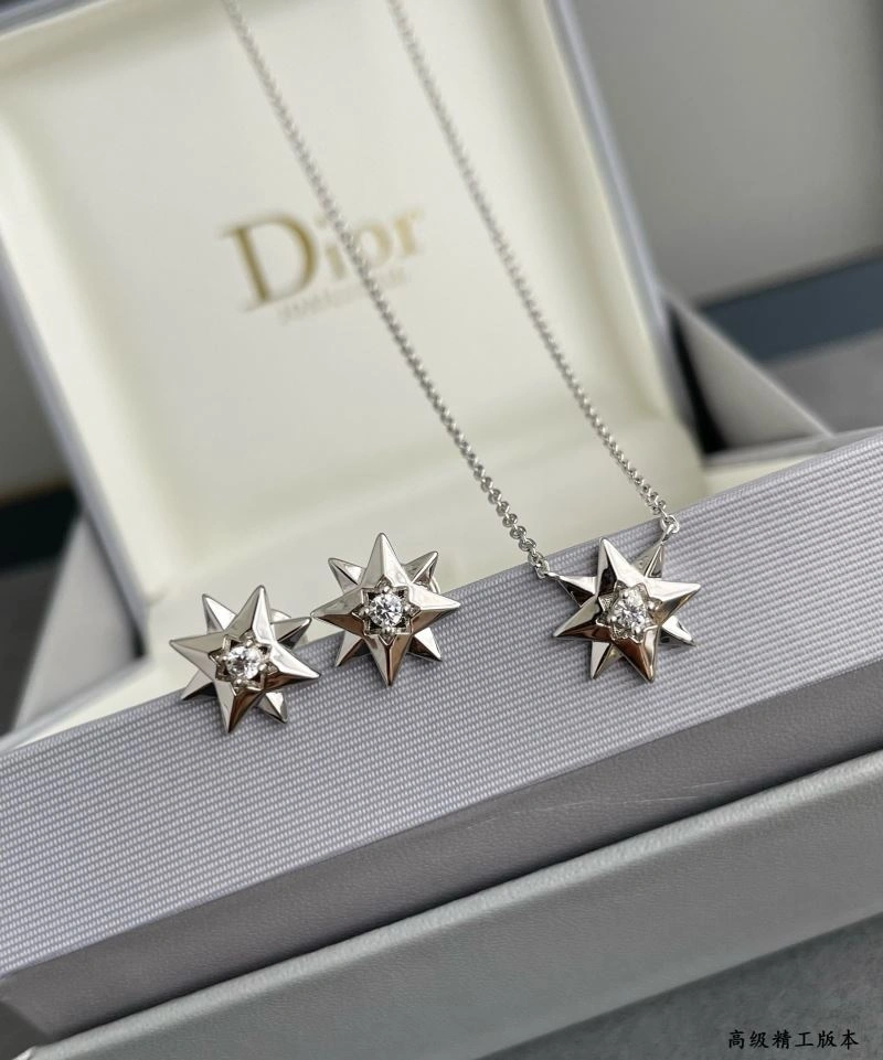 Economical Christian Dior Necklaces