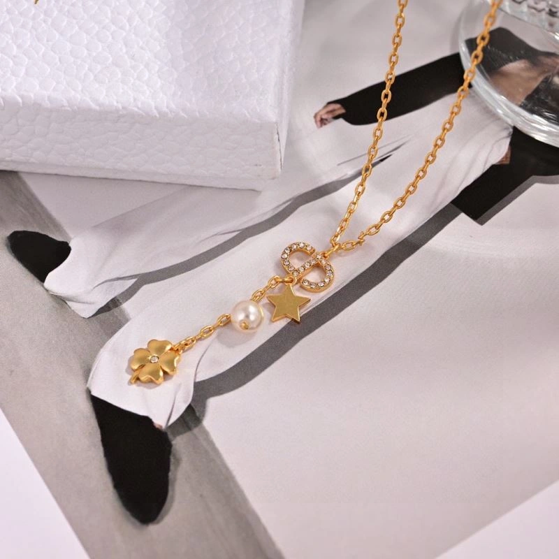 Accurate model Christian Dior Necklaces
